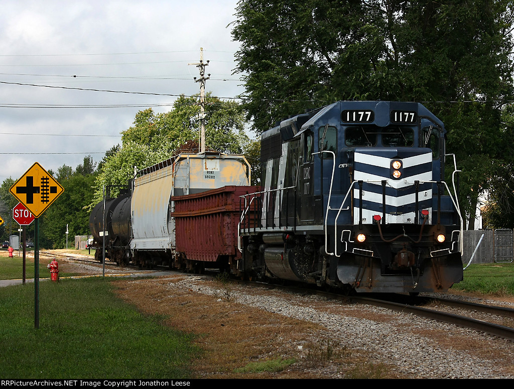 LSRC 1177 leads a short train north through a residential area